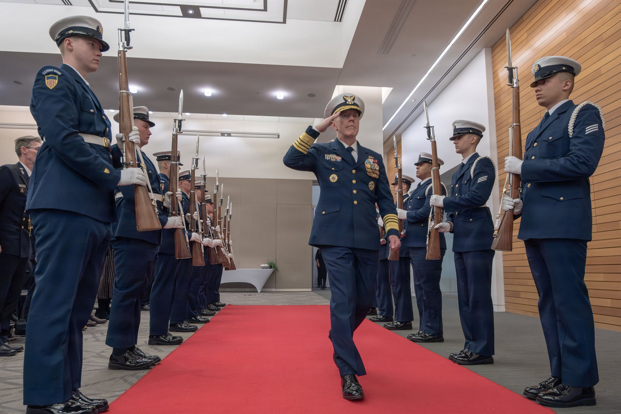 Straż Wybrzeża USA ma nowego dowódcę. Adm. Kevin Lunday złożył ...