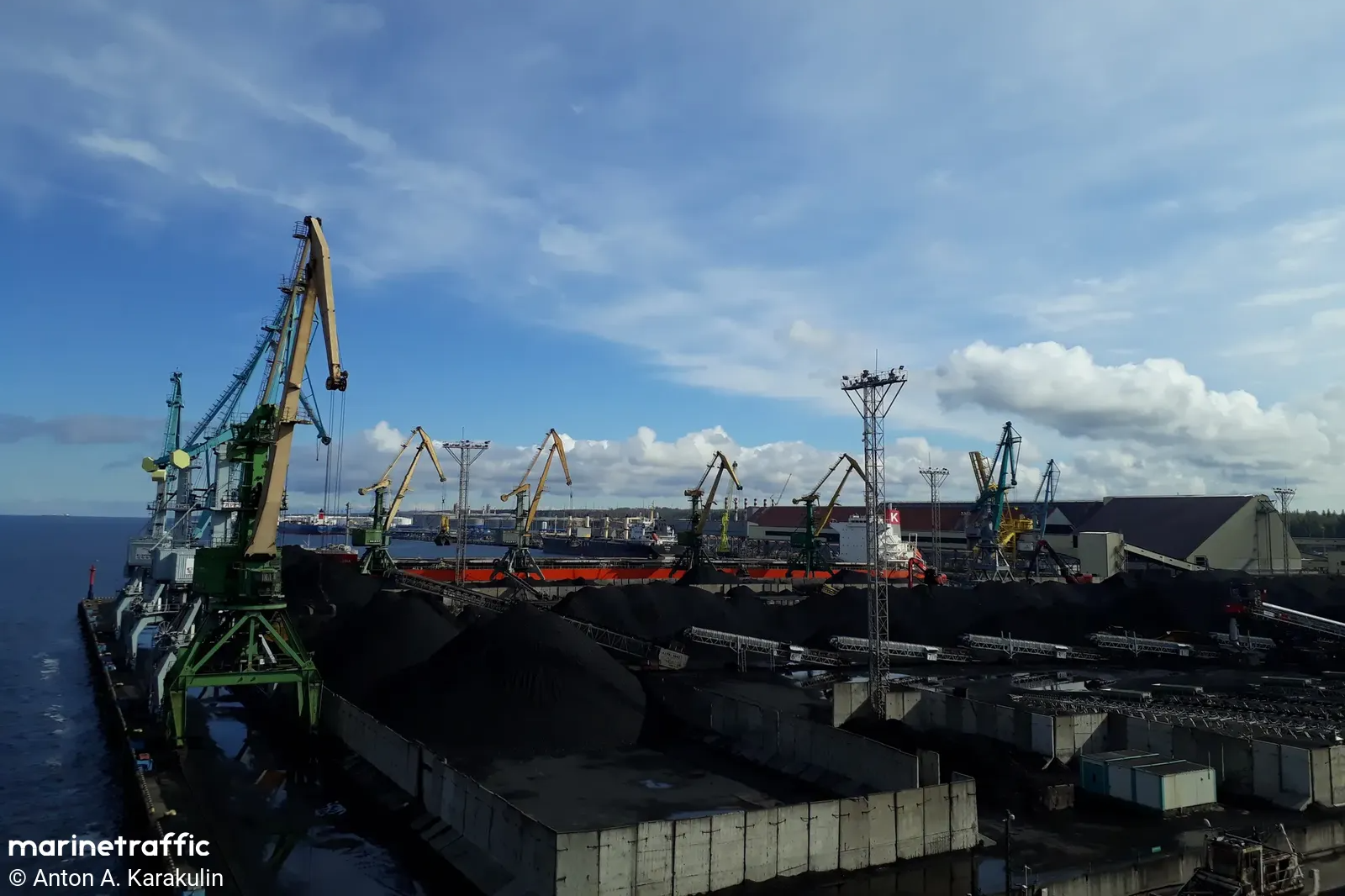Drony zaatakowały rosyjski port w Ust-Łudze - GospodarkaMorska.pl